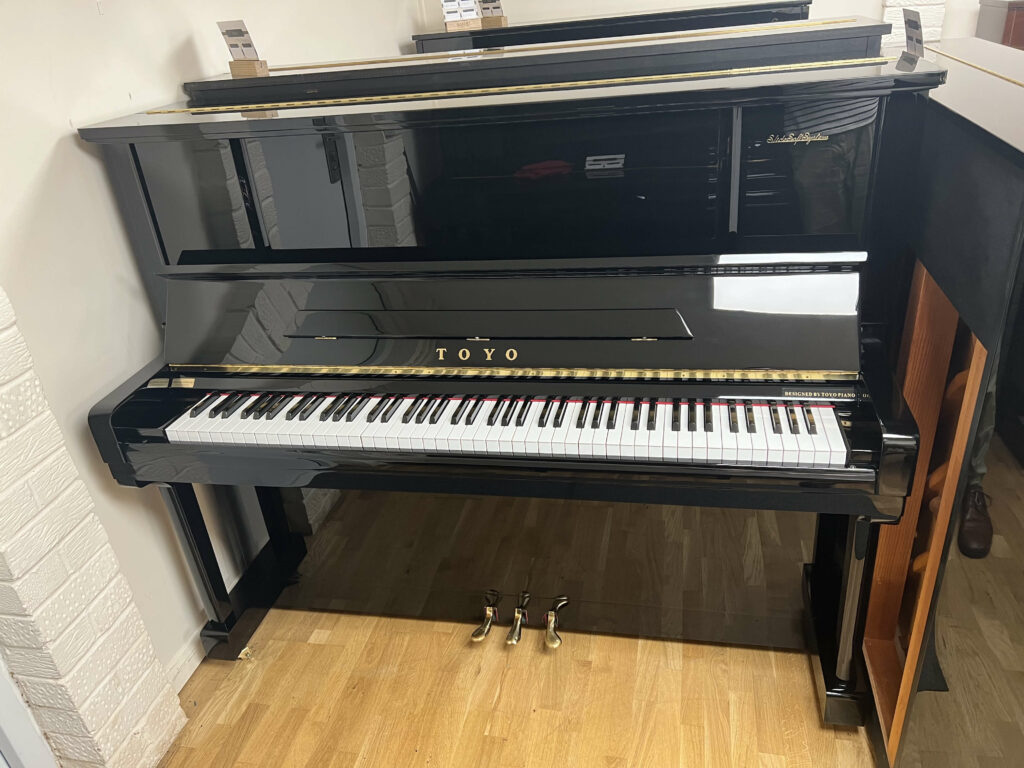 Toyo NA-126 Upright Piano - Handel Pianos LTD